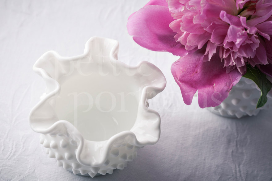 hobnail ruffled vase - small - petite portions